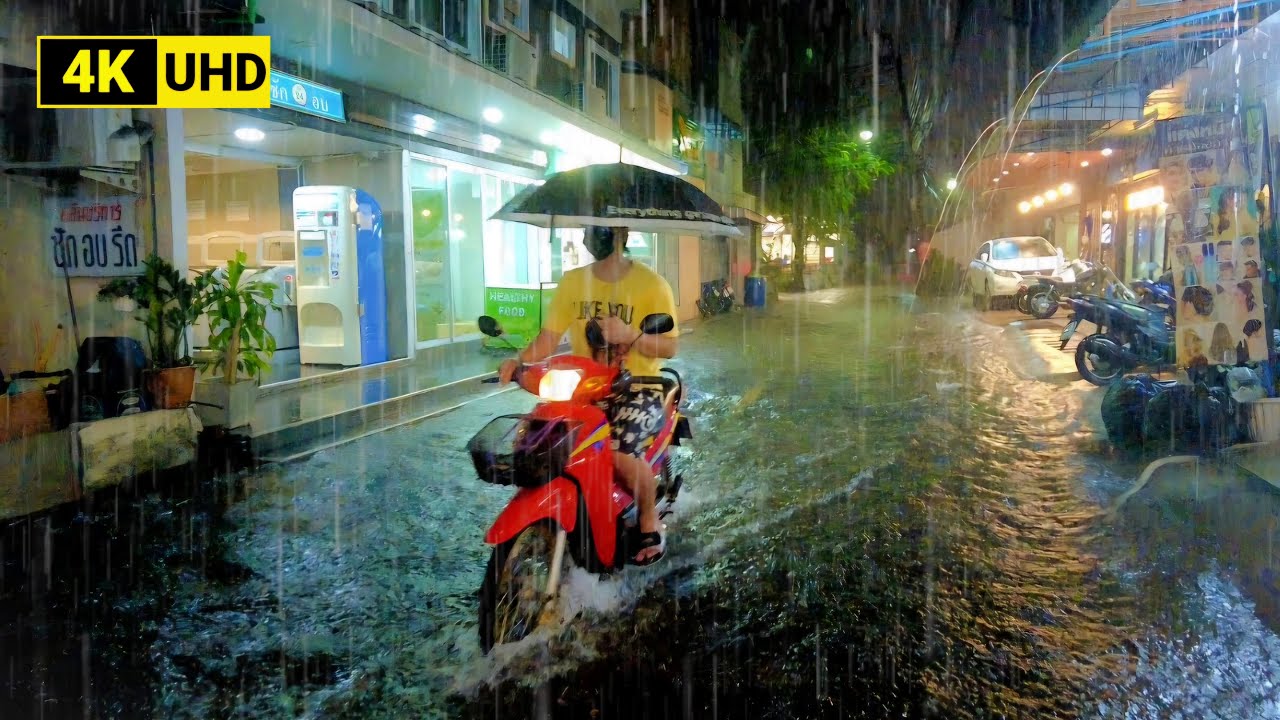 [4K UHD] Bangkok Heavy Rain Walk | Walking In Heavy Rain and Flash ...