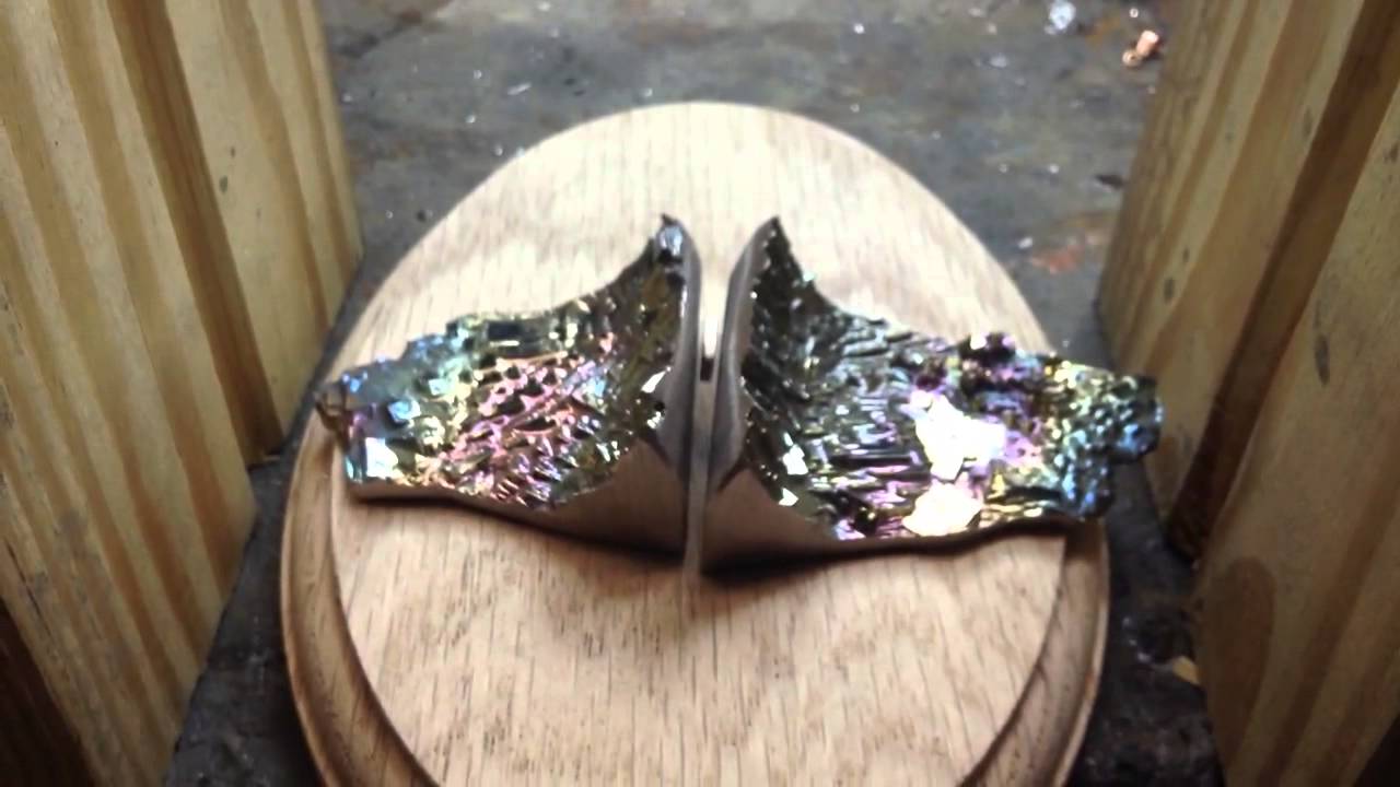 Diamagnetic horizontal levitation with bismuth crystals - YouTube