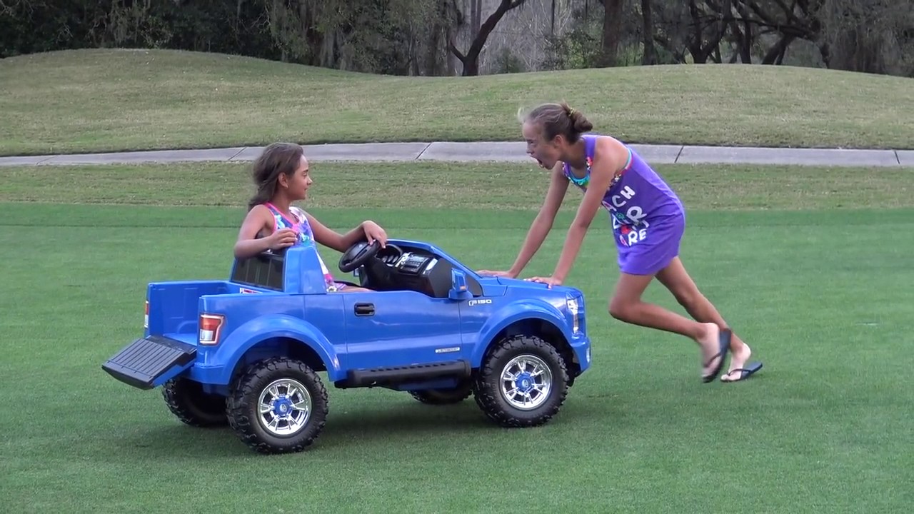 KIDS DRIVING POWER WHEELS CAR! Spider Attacks Girls PLAYING OUTSIDE ...