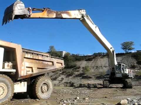 Liebherr R984C with long boom - YouTube