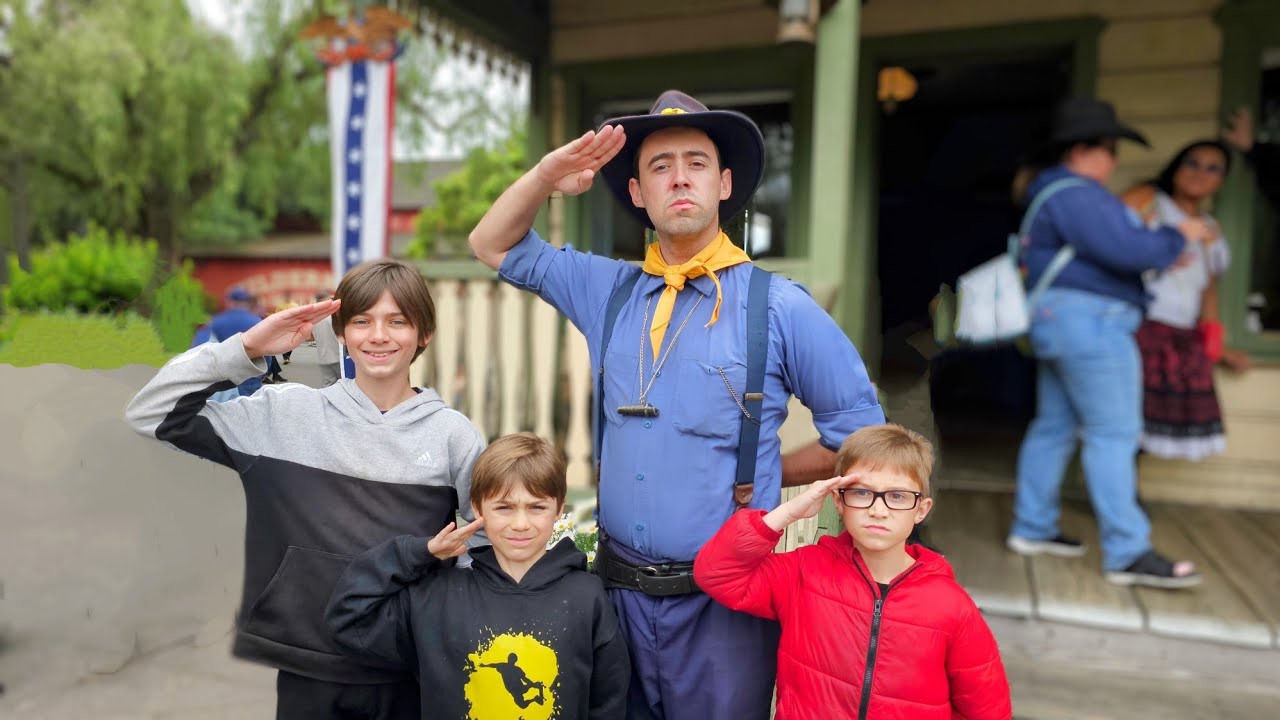 LOGAN LUKE AND BEAU AT KNOTT'S | MAY 28, 2023 - YouTube