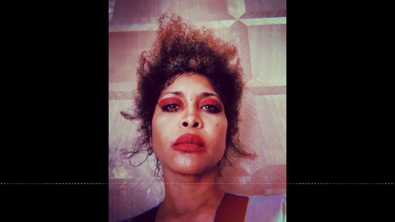 Erykah Badu Takes Over The Tea - YouTube