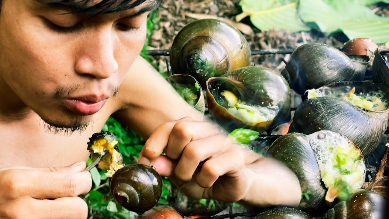 Local style grilled snails, very delicious - Cooking For Food Eating ...