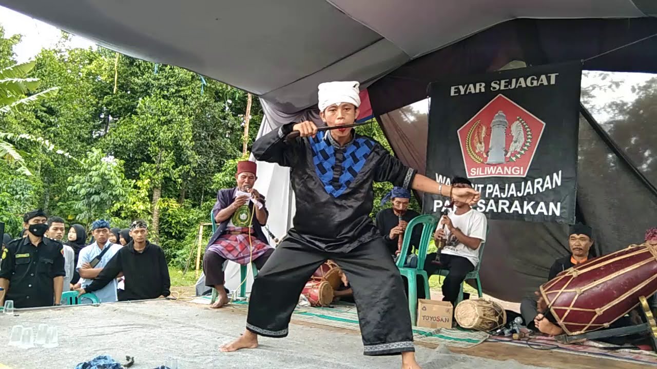 KESENIAN DEBUS BANTEN.! BERDARAH. Yang gak kuat jangan lihat. Di ...