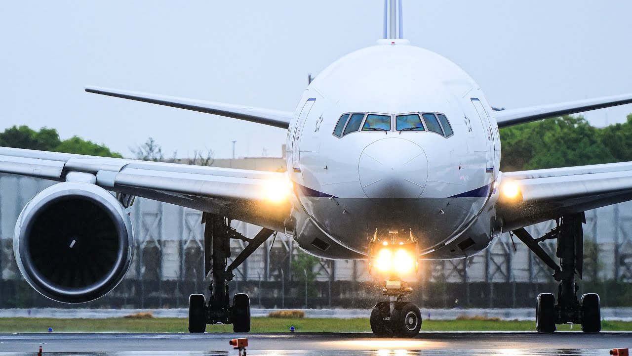 伊丹空港 ANA B777-281ER JA715A PW4074エンジンのイイ音!! - YouTube