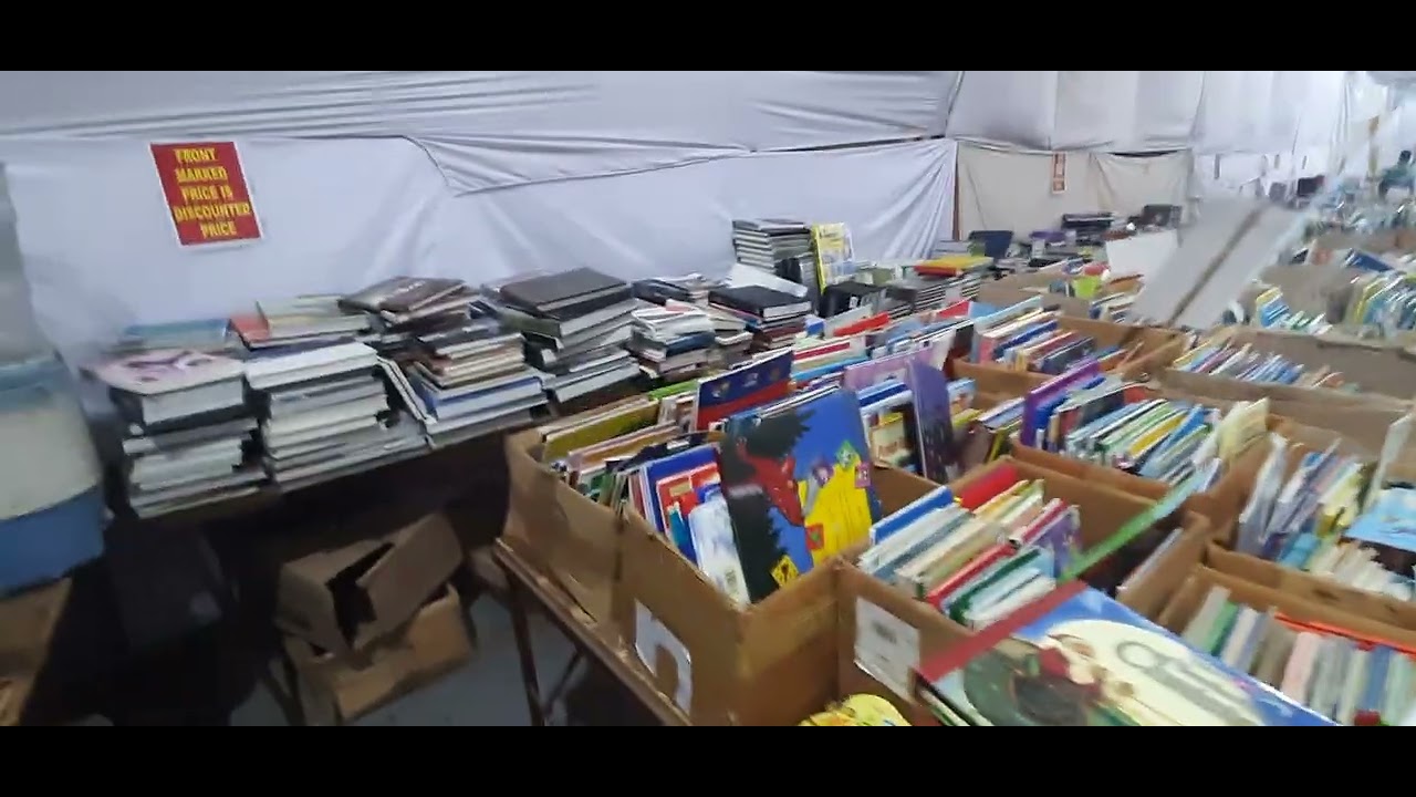 book shopping with me, books again #booktube #bookvlog #books - YouTube