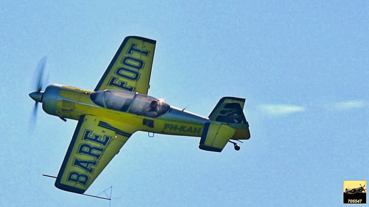 Sukhoi Su29 Aerobatic Airshow - YouTube