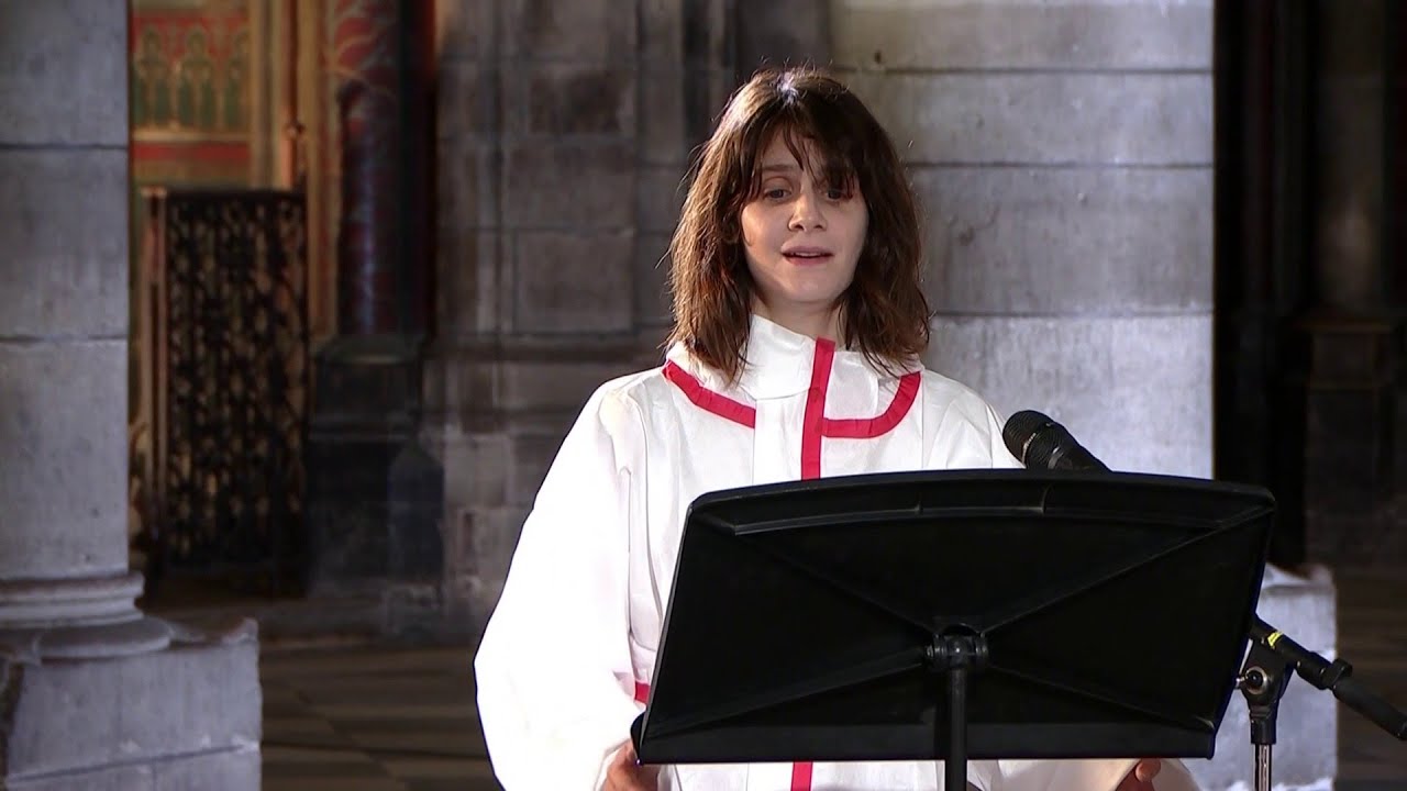L'émouvante interprétation de "l'Ave Maria chanté" par la comédienne Judith Chemla - YouTube