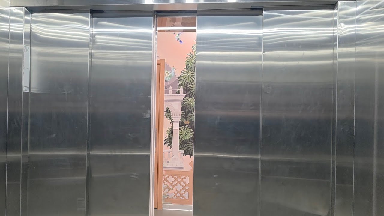 Fahrstuhl 5-6 Schindler 6000 "Linea 100" im Vincom Mega Mall Royal ...