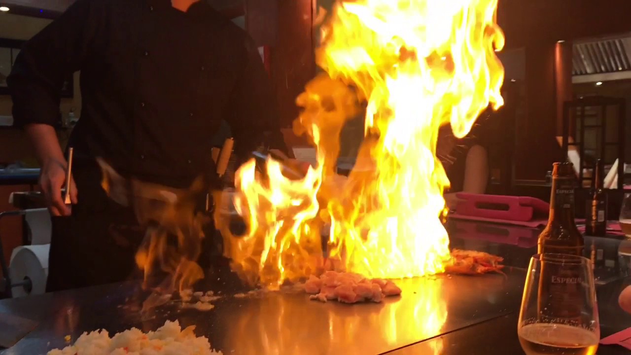 Fire at Japanese restaurant - YouTube