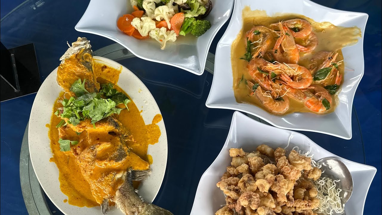 ABADI SEAFOOD RESTAURANT HOMESTAY & FISHING PLATFORM 2024 - YouTube