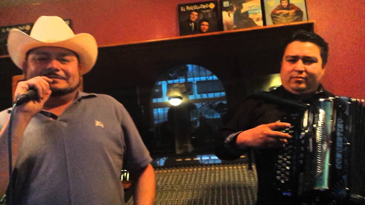 Compa Chuy y Mario Rosas El Corrido del Katch - YouTube