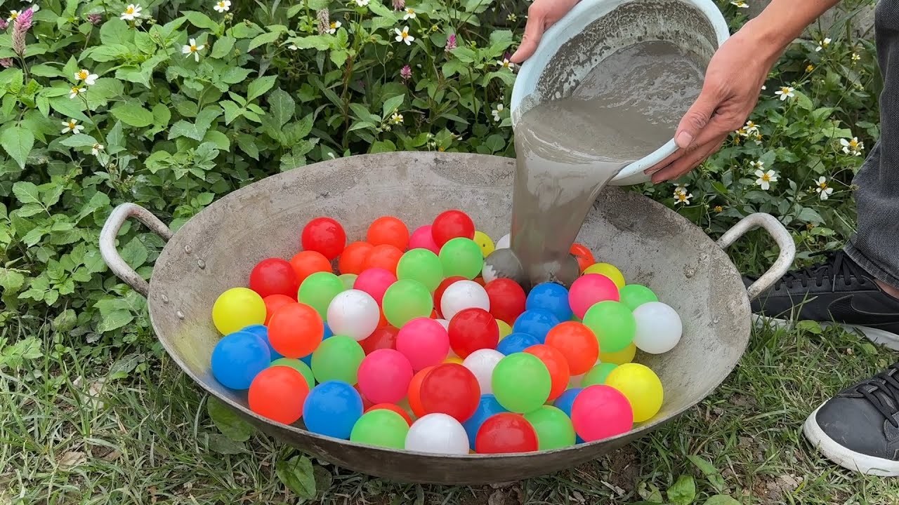 Cement and plastic balloon ideas // Easily make unique cement flower ...