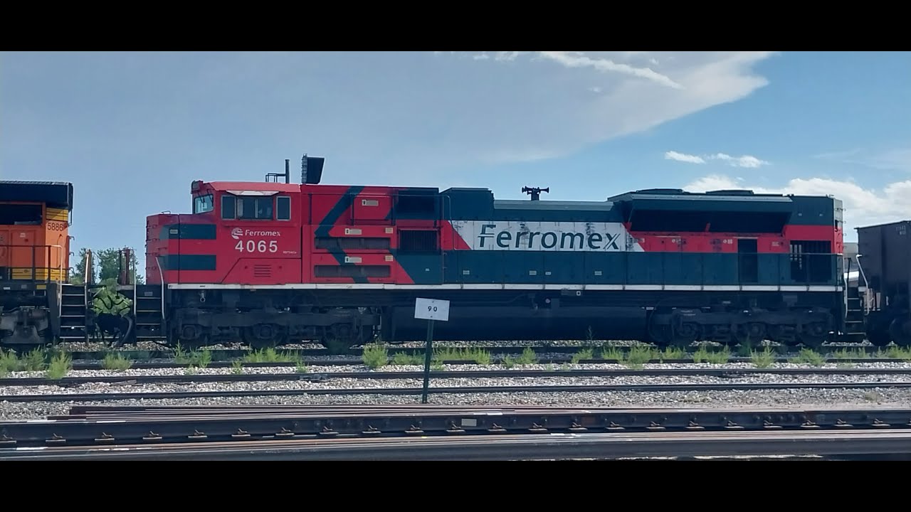 8-19-2023 A BNSF, A Ferromex Engine! and a 4K Empty coal train at night ...