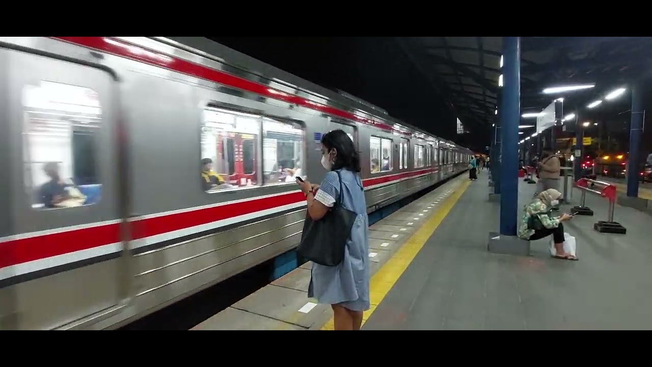 Commuter Line KA 5063B, Bekasi - Angke, Stasiun Buaran 9 Jan 2023 - YouTube