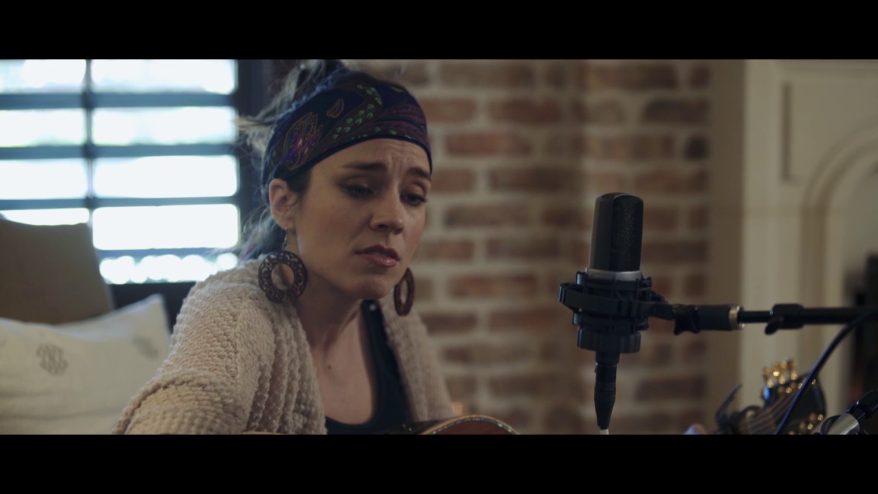 Lizi Bailey - Somewhere Beautiful (Acoustic - Live) - YouTube