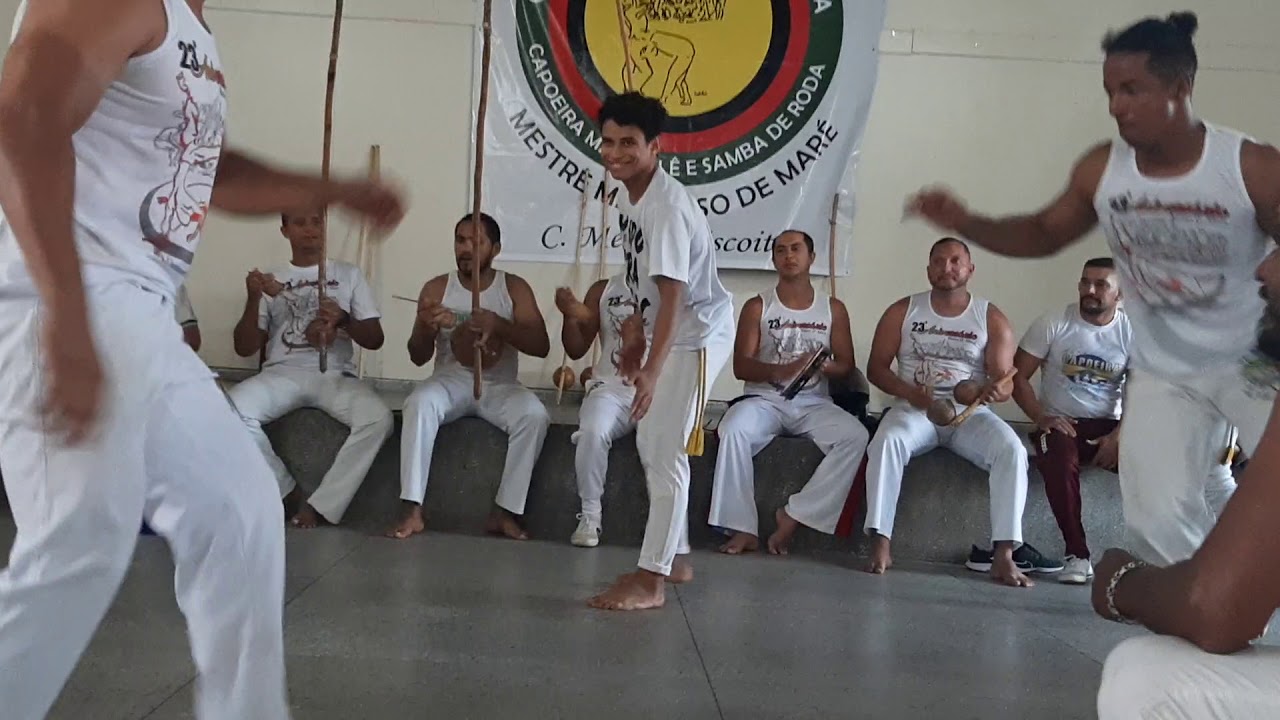 Capoeira raizes d África - YouTube