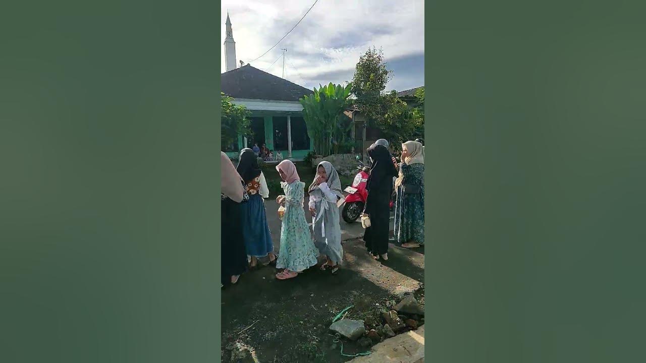 Berbagi-bagi Takjil di SDN Kambingan Kec.Tumpang,Ka.Malang - YouTube