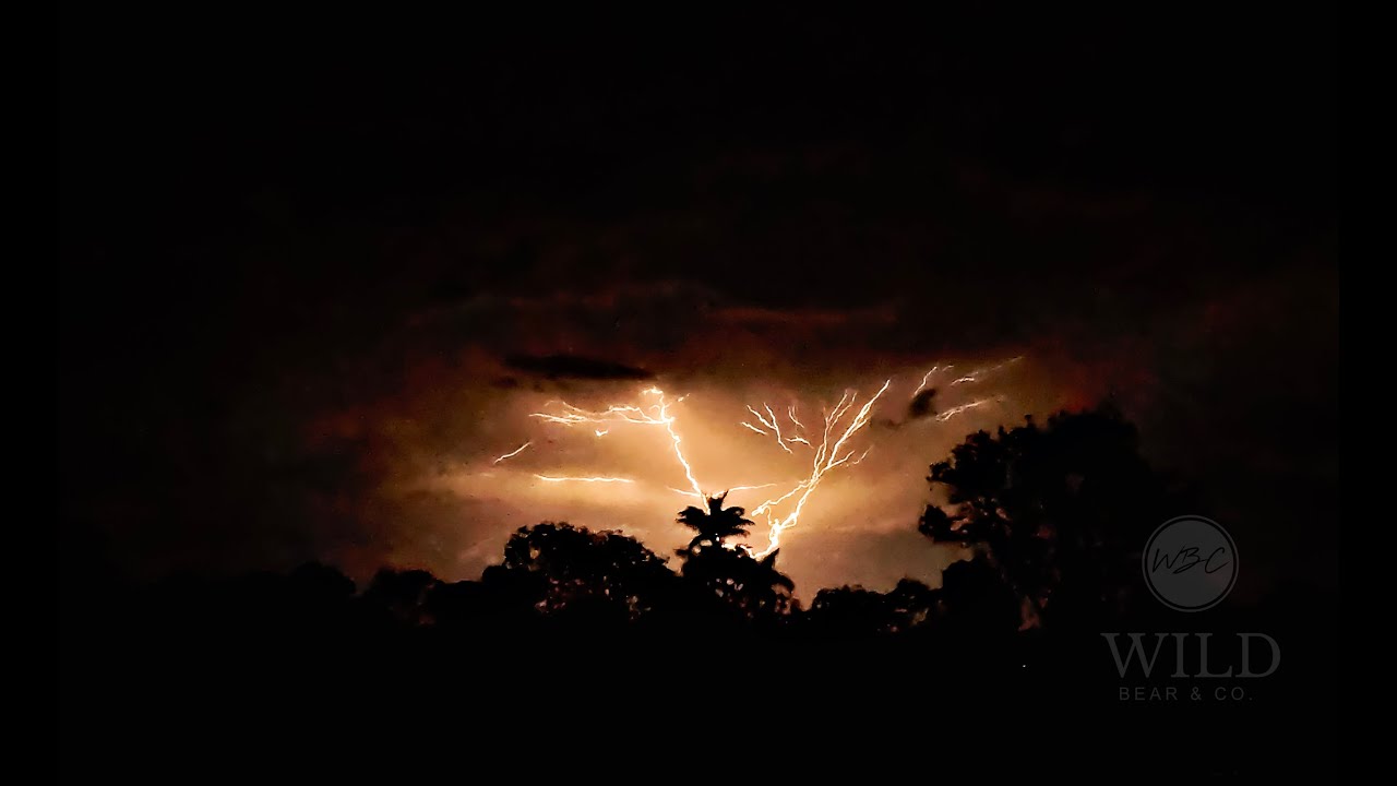 SUMMER STORM puts on WICKED lightning show in the skies over Hervey Bay ...