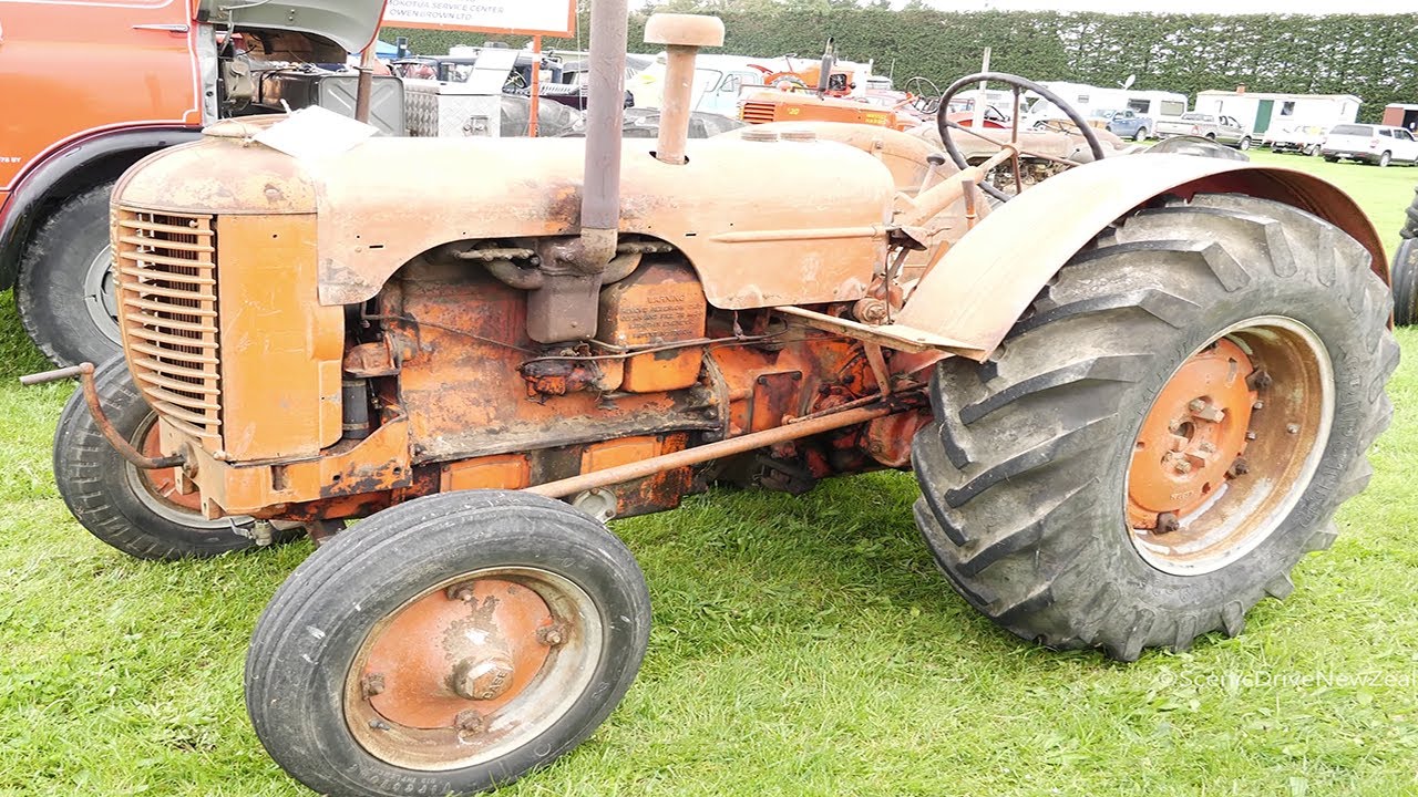 1945 Case DEX Tractor in Rangiora - YouTube