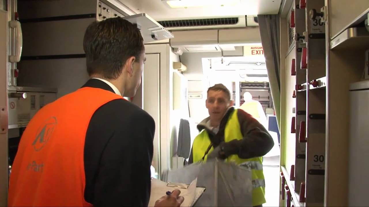 EinBlicke: Ramp Agent am Flughafen Nürnberg - YouTube