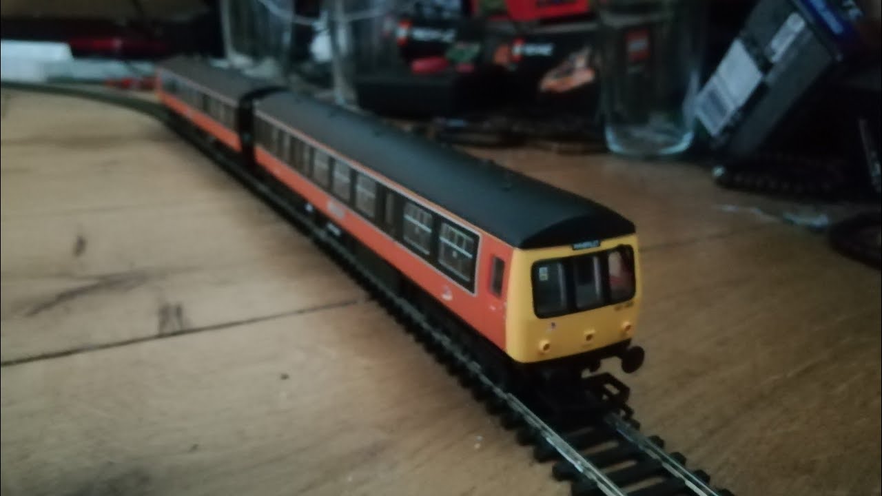 Hornby Strathclyde Class 101 2 Car DMU Train Pack - YouTube