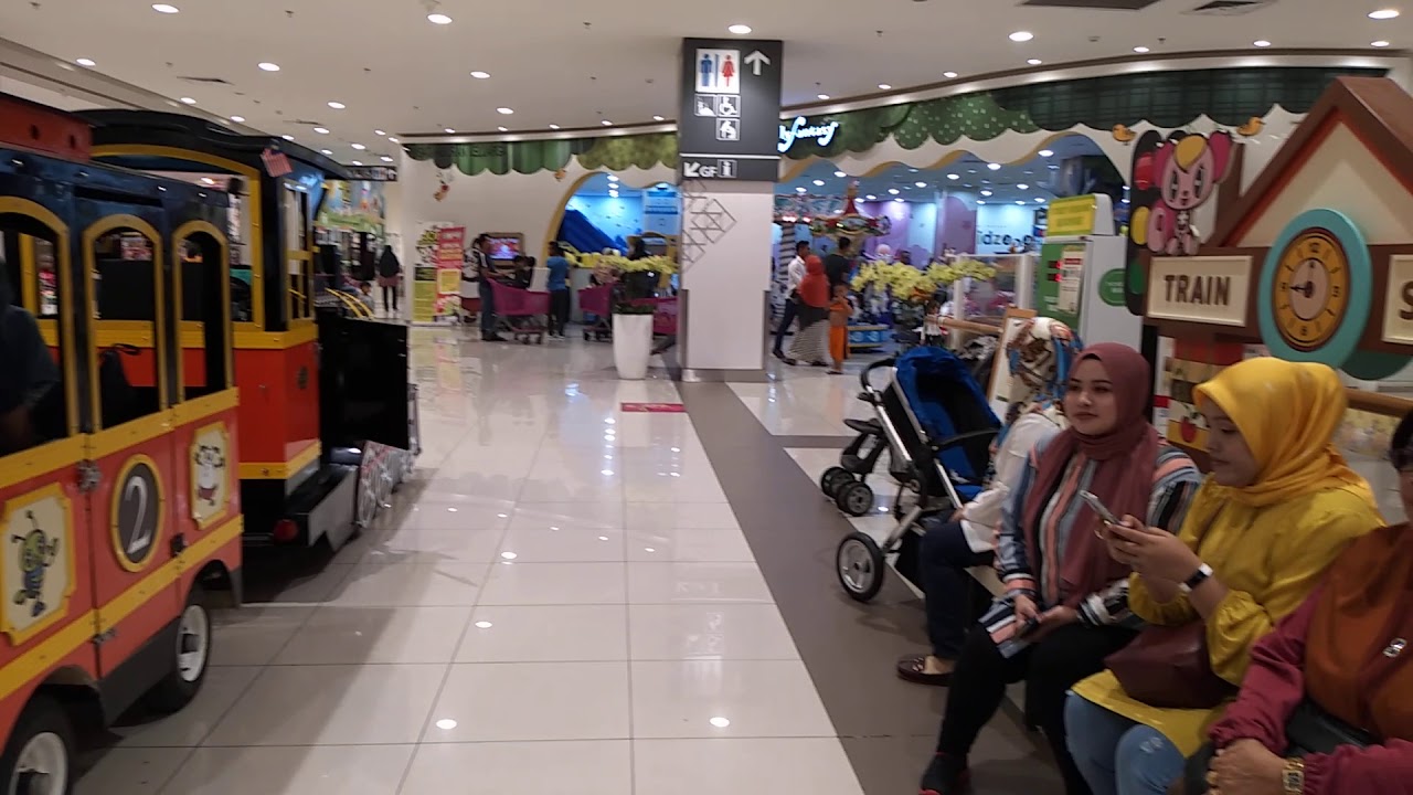 Naik train di Aeon Mall Shah Alam - YouTube