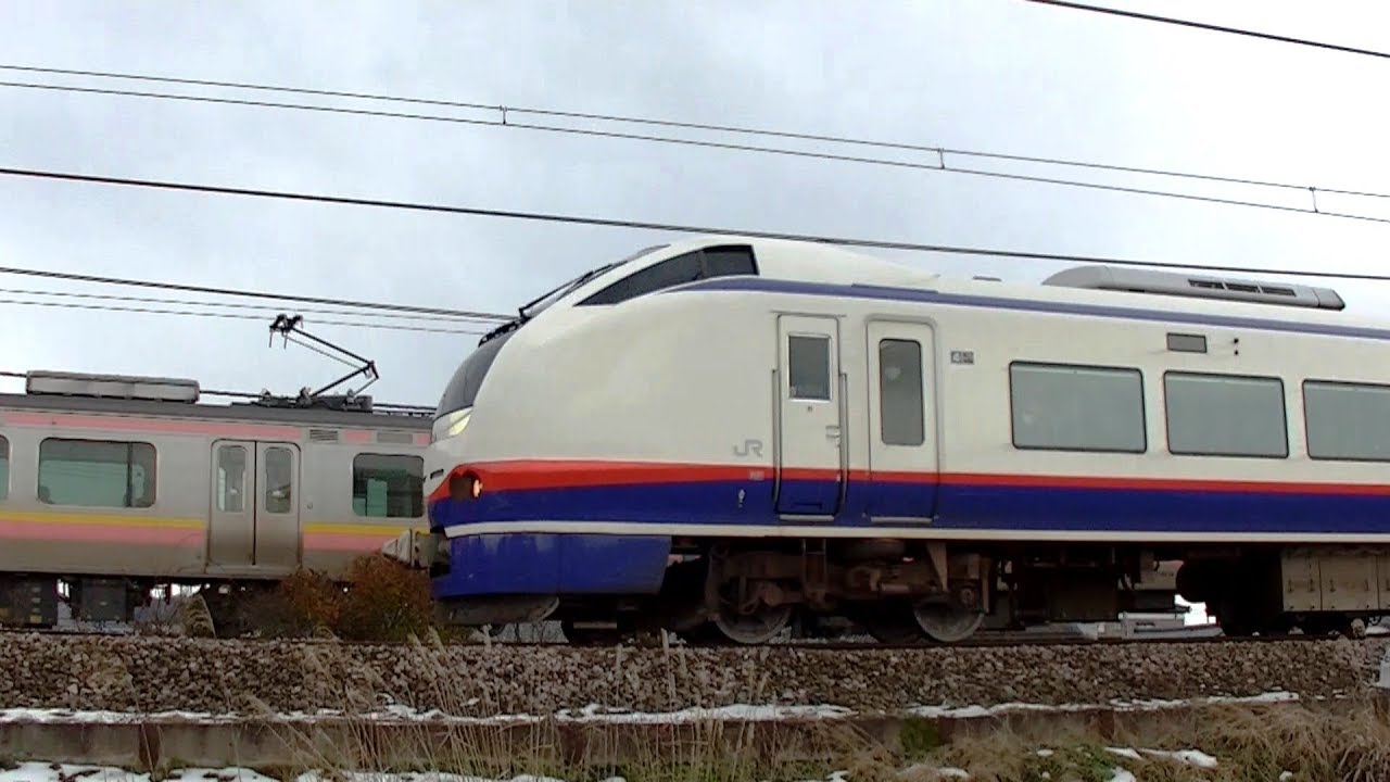 E129系B24編成438Mと特急しらゆき3号E653系H204編成3013M - YouTube