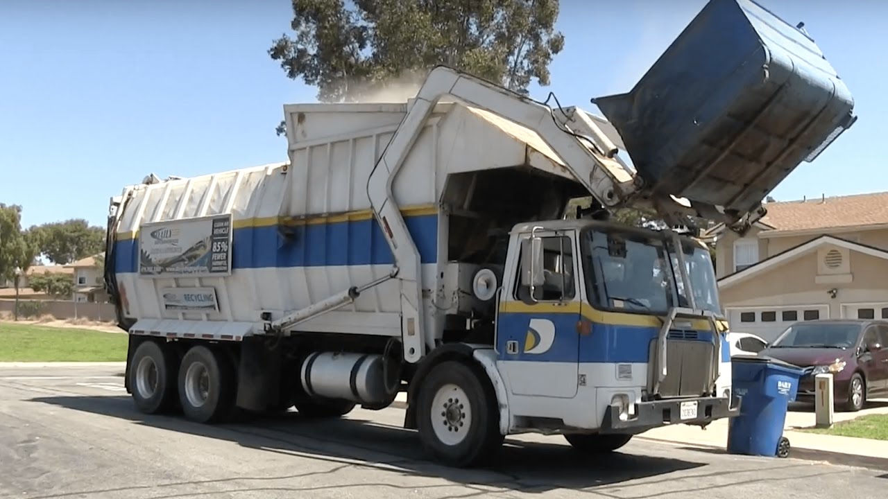 WhiteGMC FF Gomez Front Loader with Carry Can - YouTube