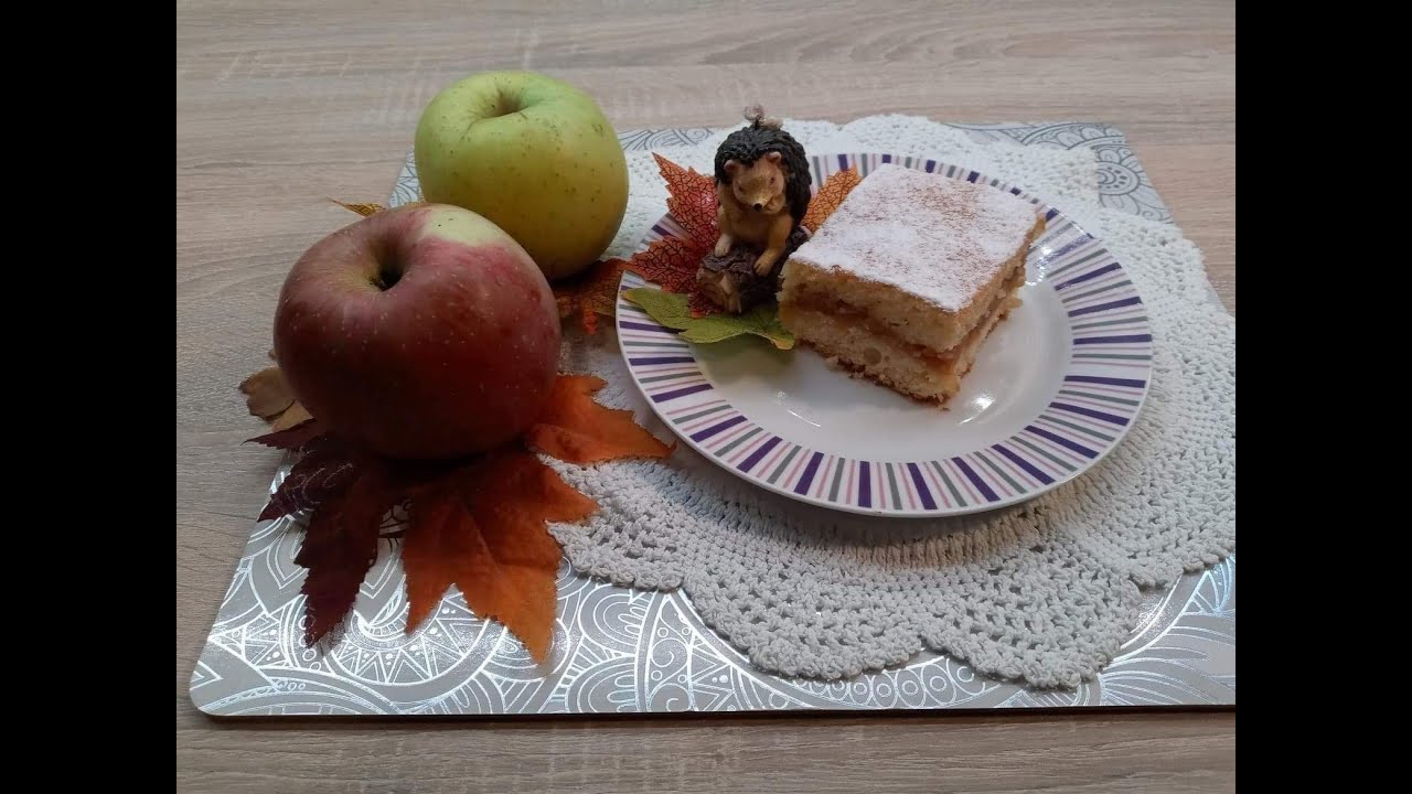 Sočni biskvit z jabolkami, mere na kozarec...(Juicy biscuit with apples ...