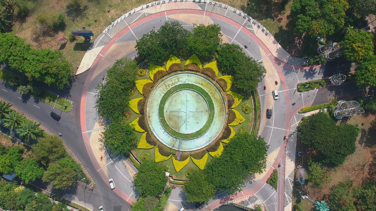 BUNDARAN INSTITUT TEKNOLOGI SEPULUH NOPEMBER SURABAYA | DRONE - YouTube