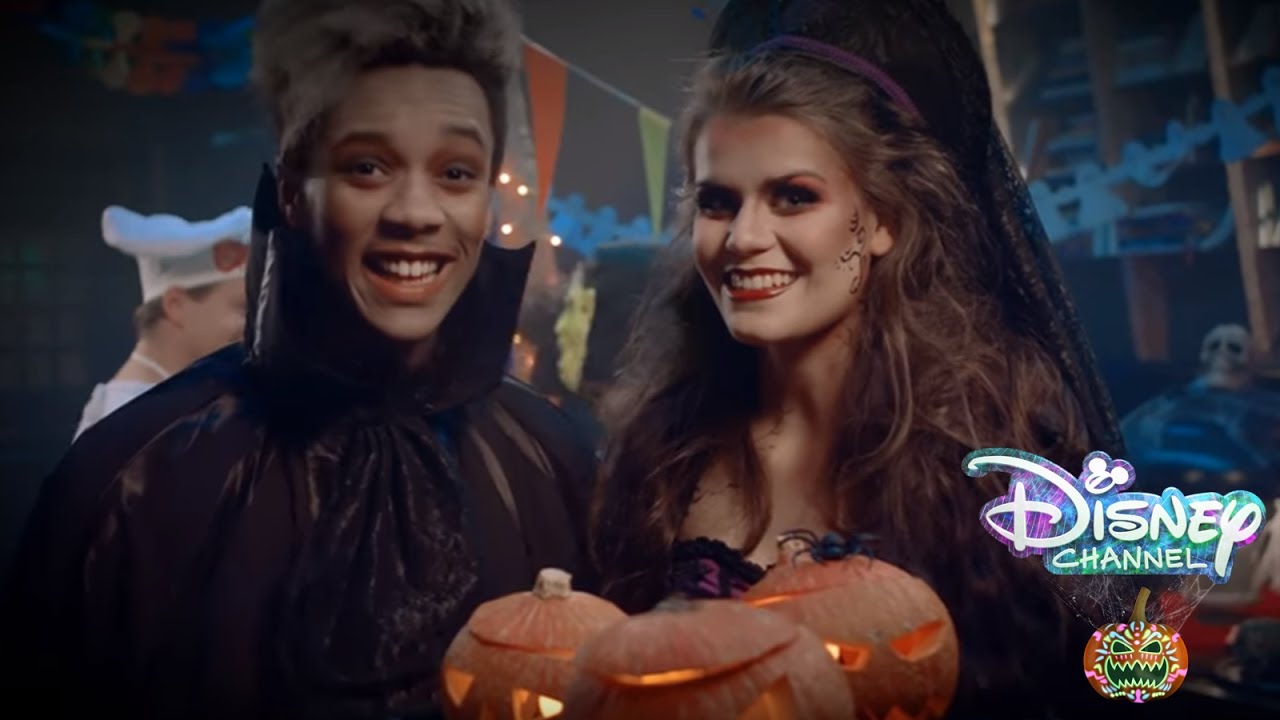 Halloween party van Jefferson & Birgit! | Disney Channel NL - YouTube