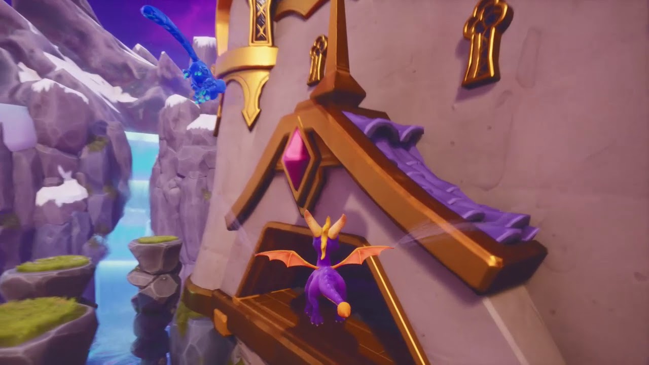 Quick thief on alpine ridge - YouTube