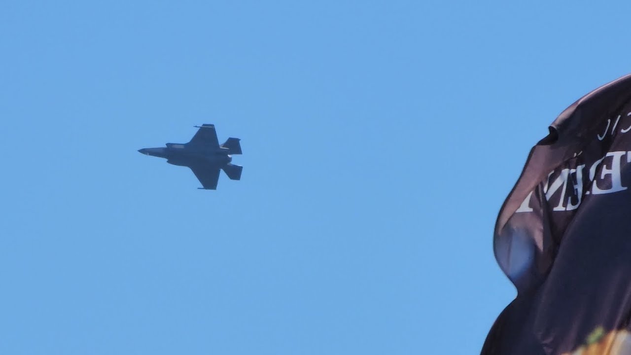 Sydney Harbour Australia Day Jet Flyby 26th January 2023 - YouTube