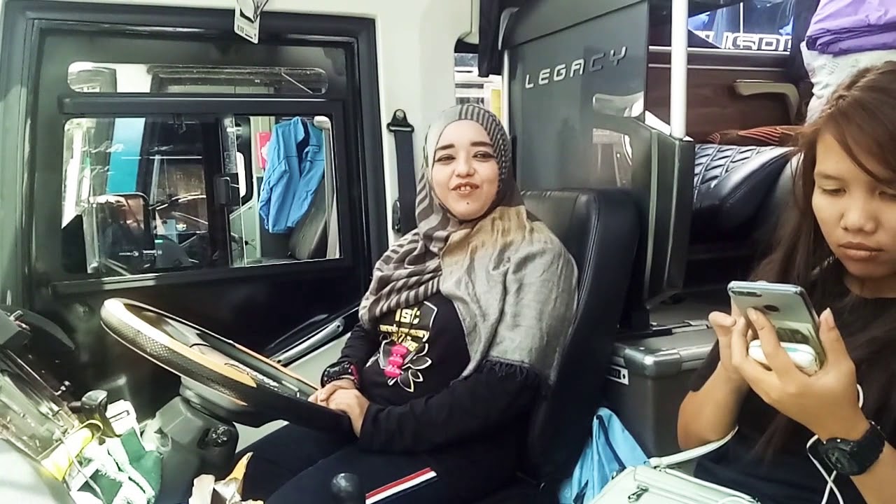 Driver bus soos AGAM TUNGGA JAYA Menggoyang pantura - YouTube