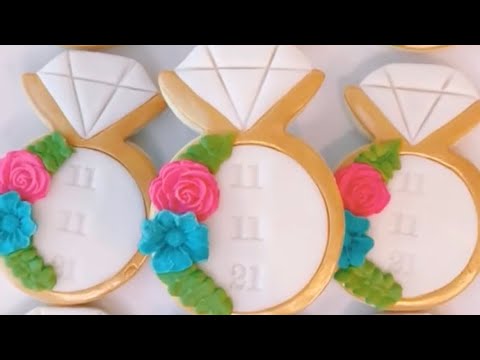 How to decorate an engagement cookie, Fondant Engagement ring cookie ...