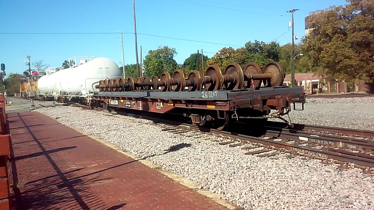 UNION PACIFIC LOCAL TRAIN 10-31-19 Tyler,Texas. - YouTube