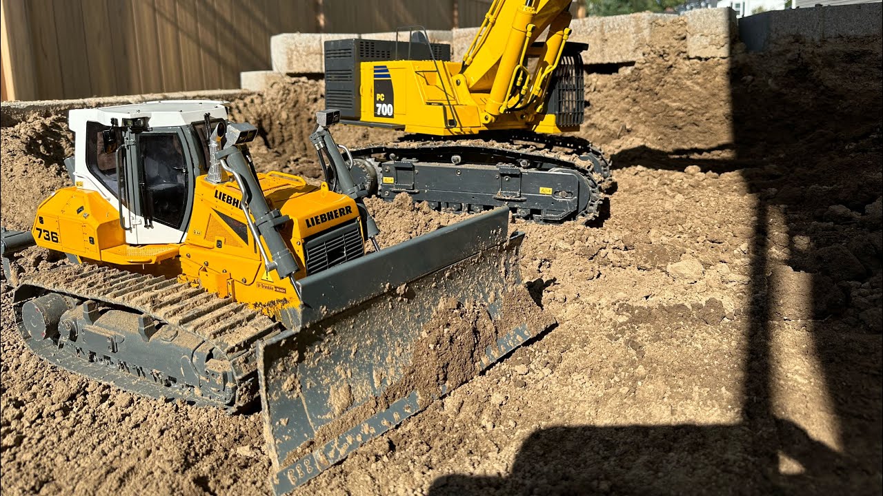 RC Dozer and Excavator working in tandem - YouTube