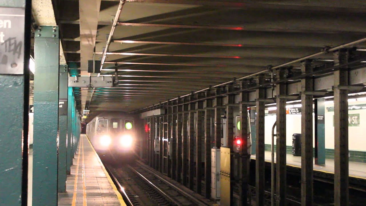 MTA NYC Subway : R68/A (G) Trains at Bergen Street - YouTube