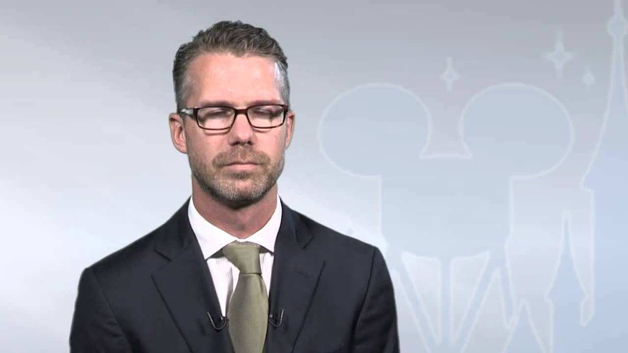 Mark Stead clarifie la recapitalisation de Disneyland Paris - YouTube
