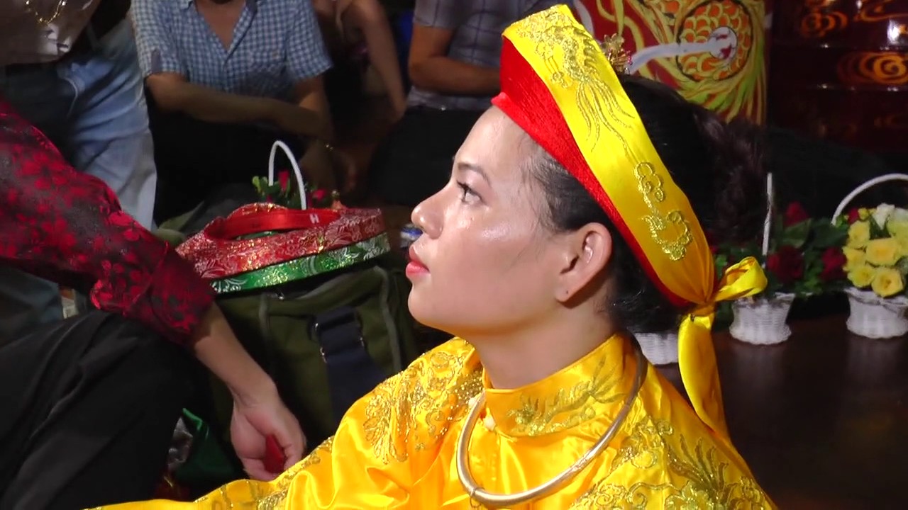 Nghe sy Trong Quynh Cong Manh Hat Van Quan Hoang Muoi - YouTube