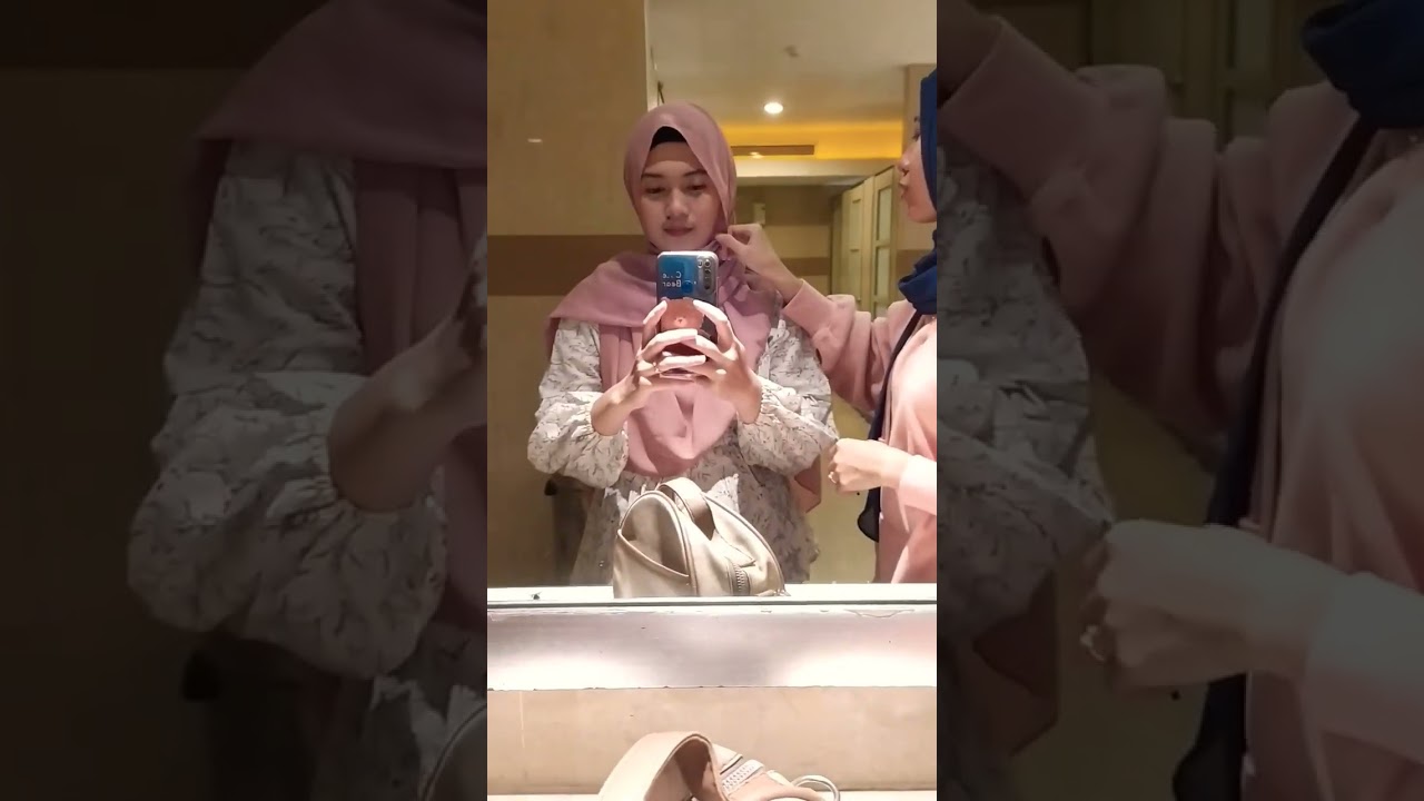 intip kegiatan cewek di wc mall #shorts - YouTube