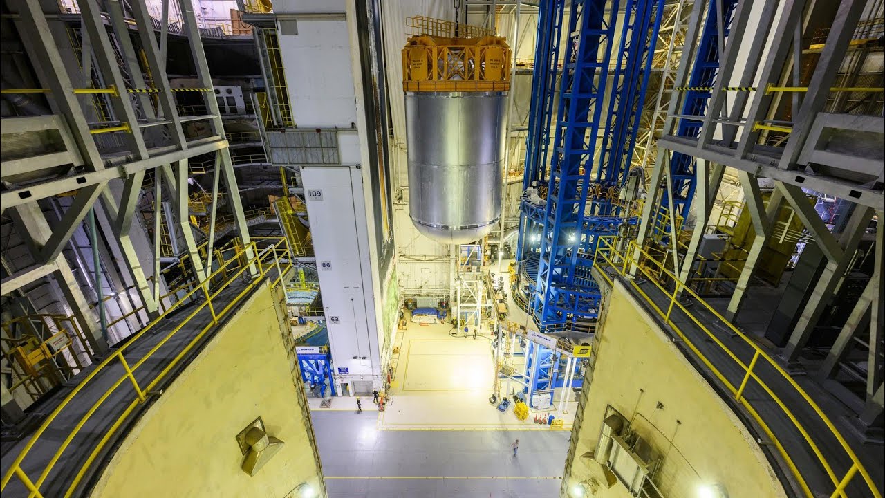 Crews Lift SLS Liquid Oxygen Tank into Cell D | NASA Video - YouTube