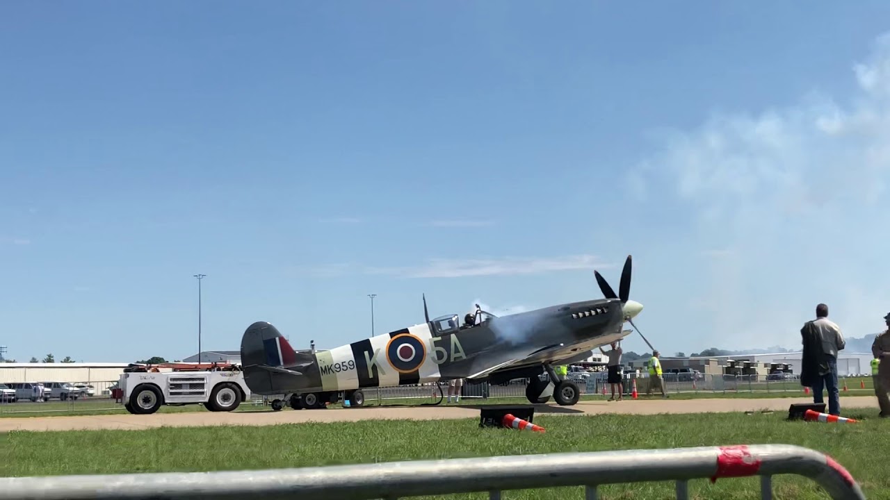 Spitfire engine startup - YouTube