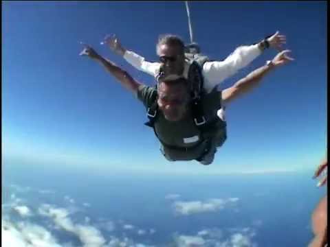 14,000ft Pacific skydiving - Oahu, Hawaii '08 - YouTube
