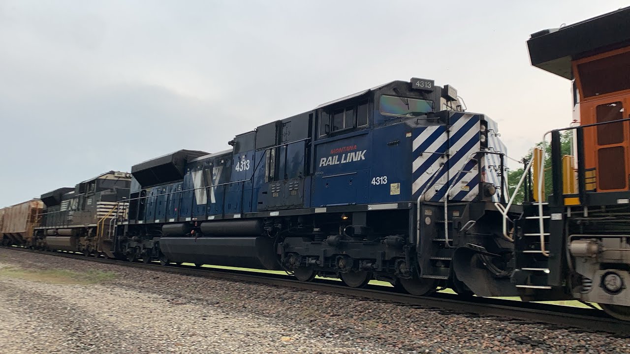 BRAND NEW BNSF ET44ACH #3670 Leads the H-BARKCK in Park City, KS with ...