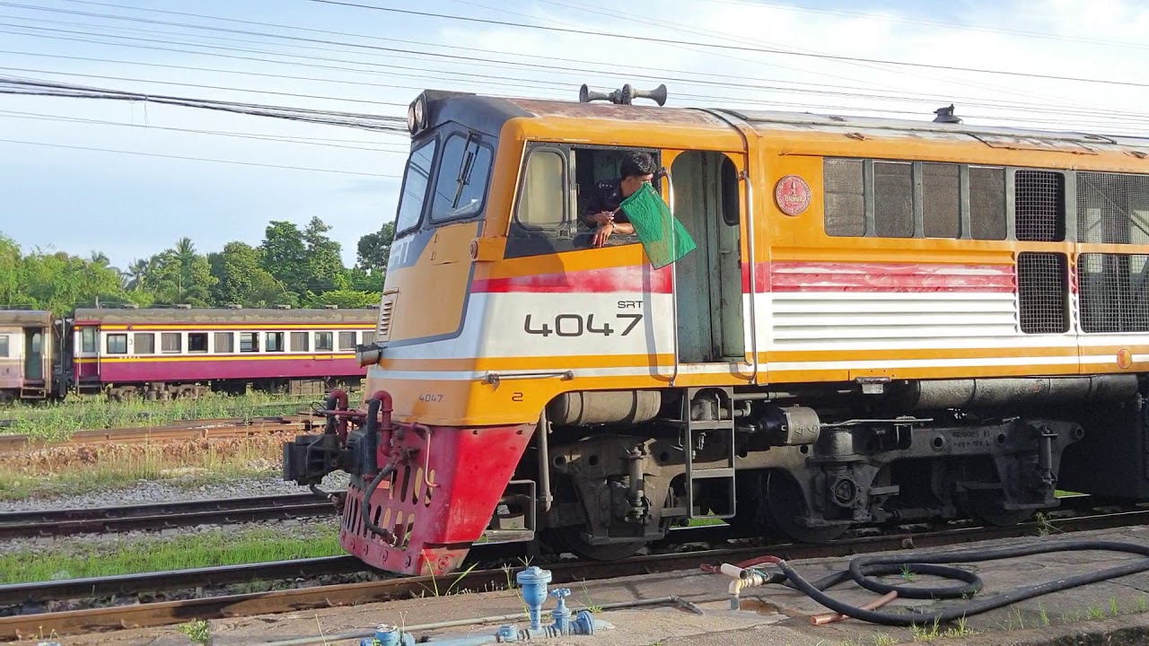 GEK 4047 ทำขบวน 445 ออกจากต้นทางชุมพร Local train 445 @Chumphon - YouTube