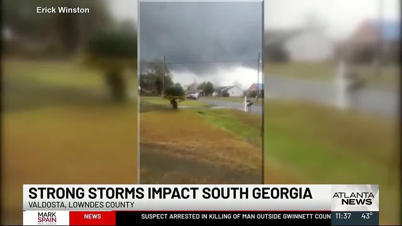 Strong storms causing significant damage in south Georgia - YouTube