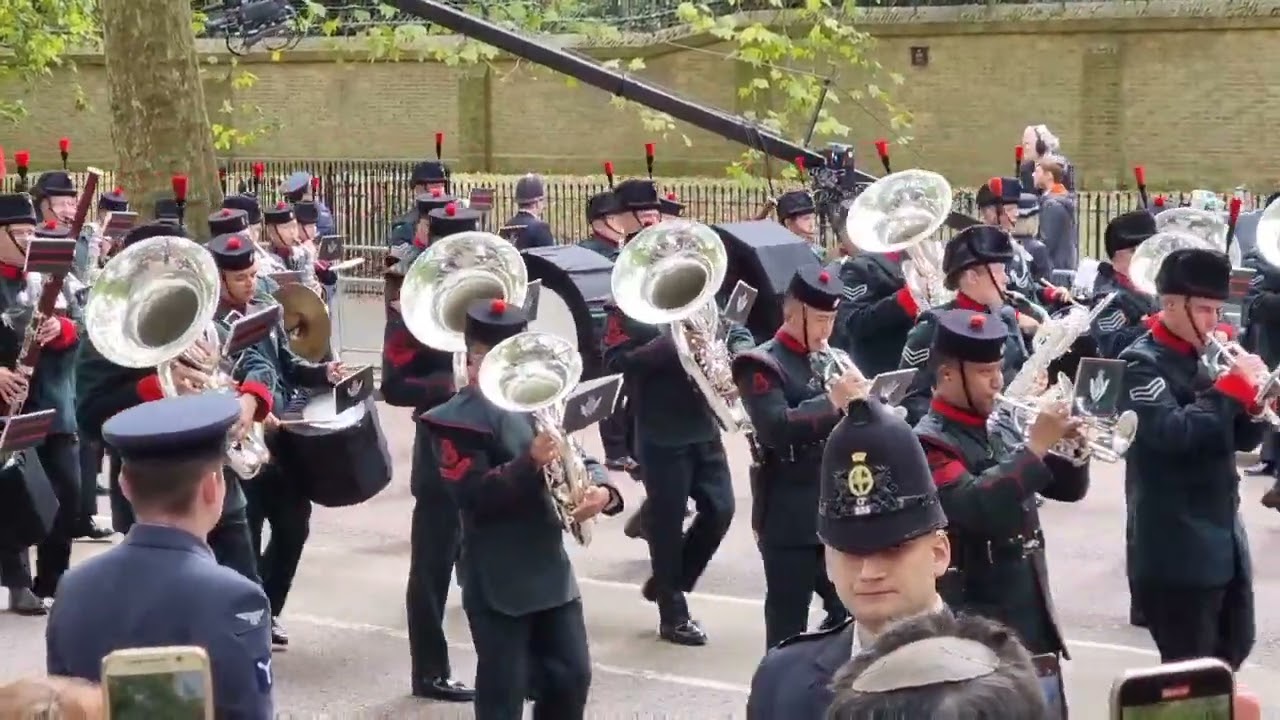 To Windsor Castle fr Westminster Abbey-Buckingham Palace HM Queen ...