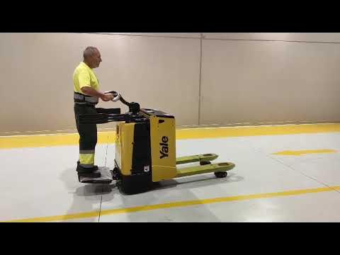 Transpaleta eléctrica refabricada REVIVER con conductor montado YALE MP20X - YouTube